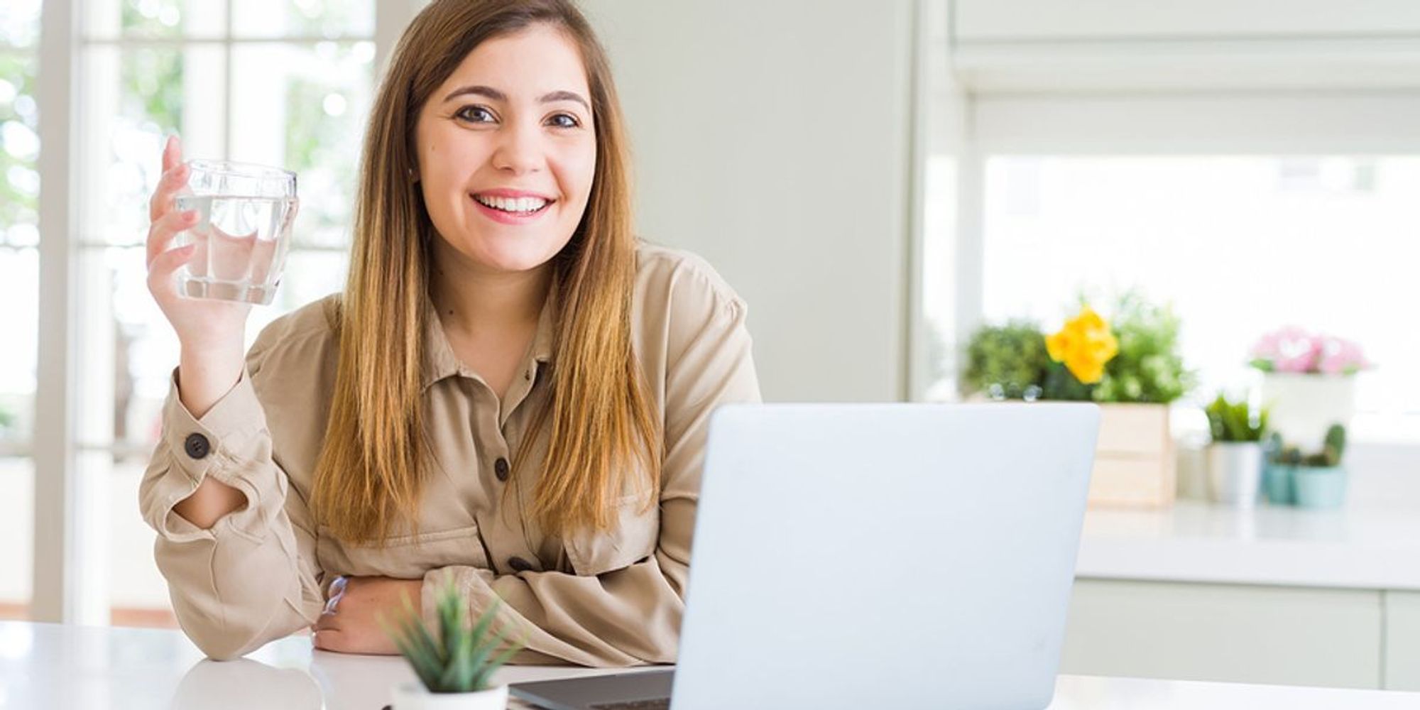 3 Easy Ways To Stay Hydrated At Work - Work It Daily