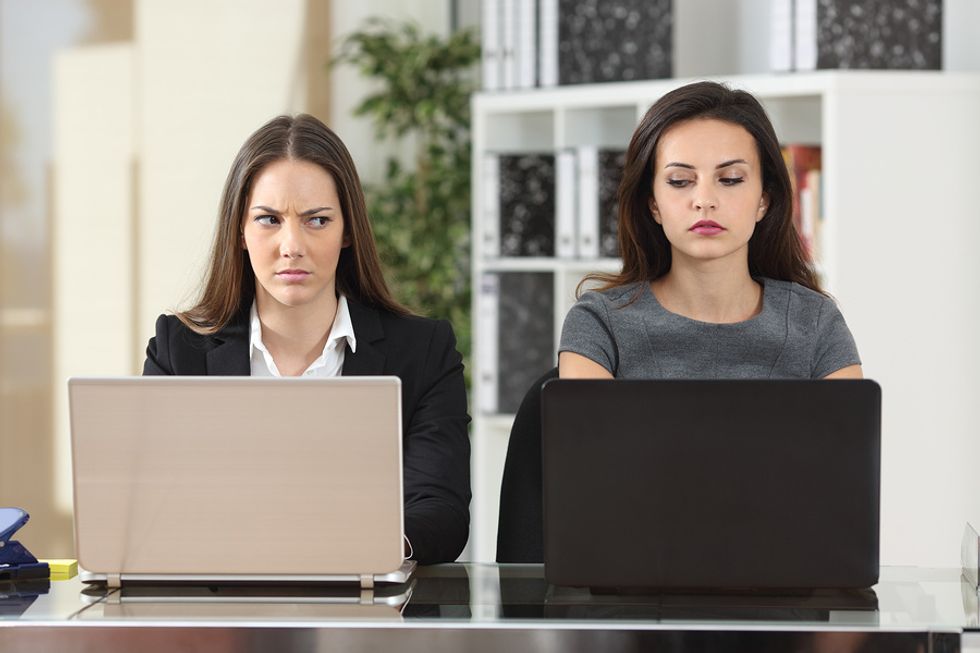 The Ultimate Guide To Dealing With Annoying Co-Workers - Work It Daily
